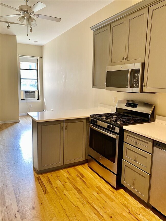 813 Park Ave Unit 2, Hoboken, NJ 07030 - Condo for Rent in Hoboken, NJ ...