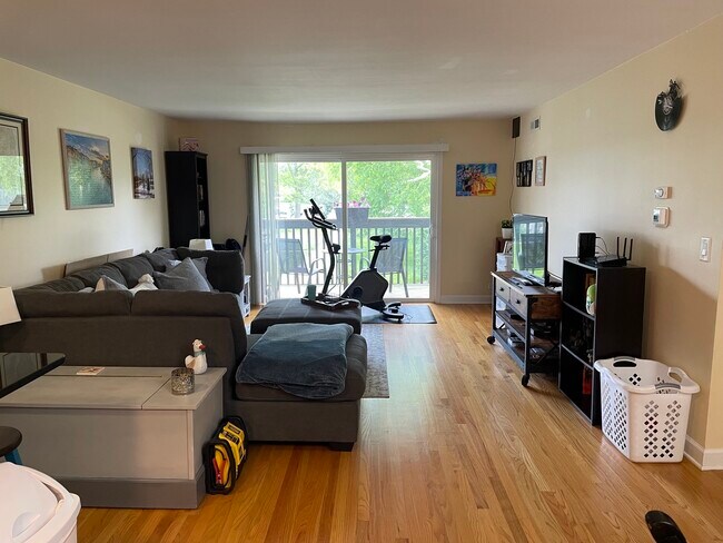 16W477 Mockingbird Ln Unit 204, Willowbrook, IL 60527 - Condo for Rent ...