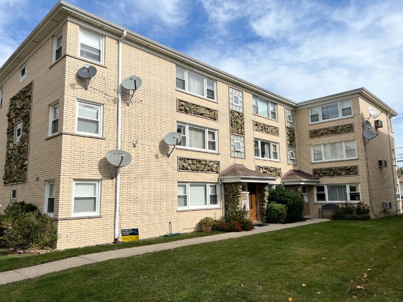 3111 N Nashville Ave Unit 2C, Chicago, IL 60634 | Apartments.com