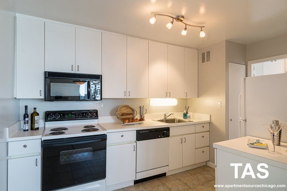 3450 N Lake Shore Dr Unit STUDIO, Chicago, IL 60657 | Apartments.com