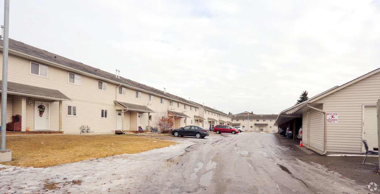 Meridian Place Townhomes Apartments - 4395 46Th St Stony Plain, AB ...