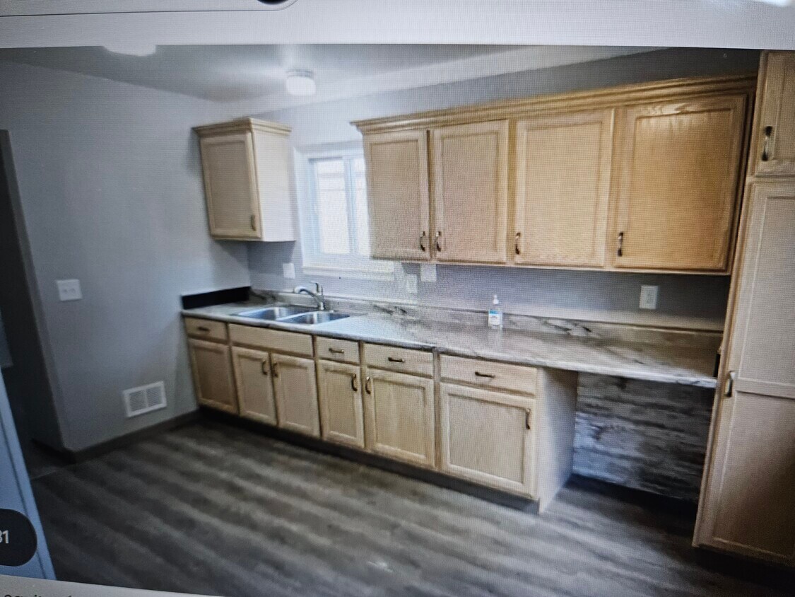 8840 E 14 Mile Rd, Warren, MI 48093 - House Rental in Warren, MI ...