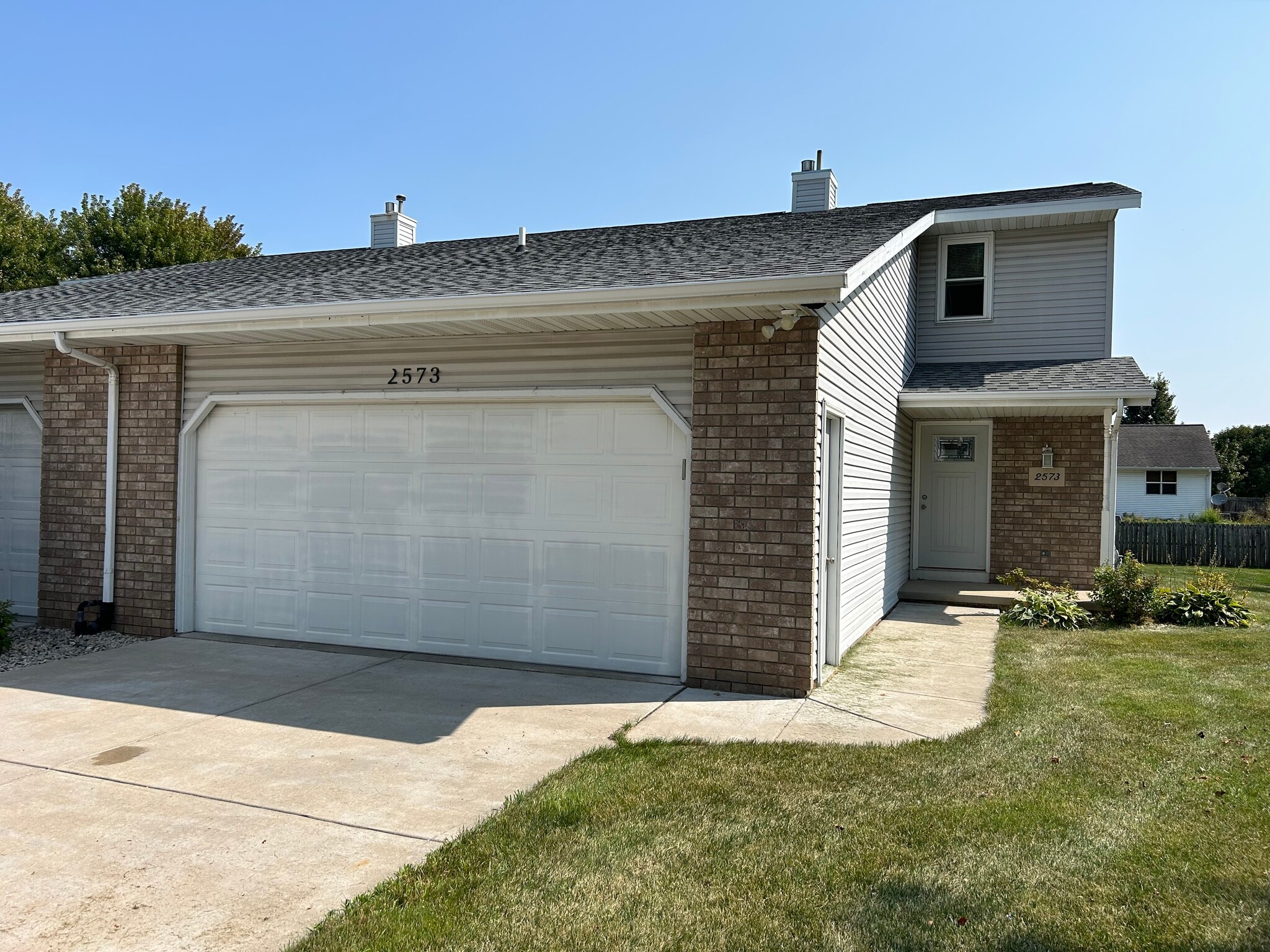 2573 Bellevue St, Green Bay, WI 54311 - Townhome Rentals in Green Bay ...