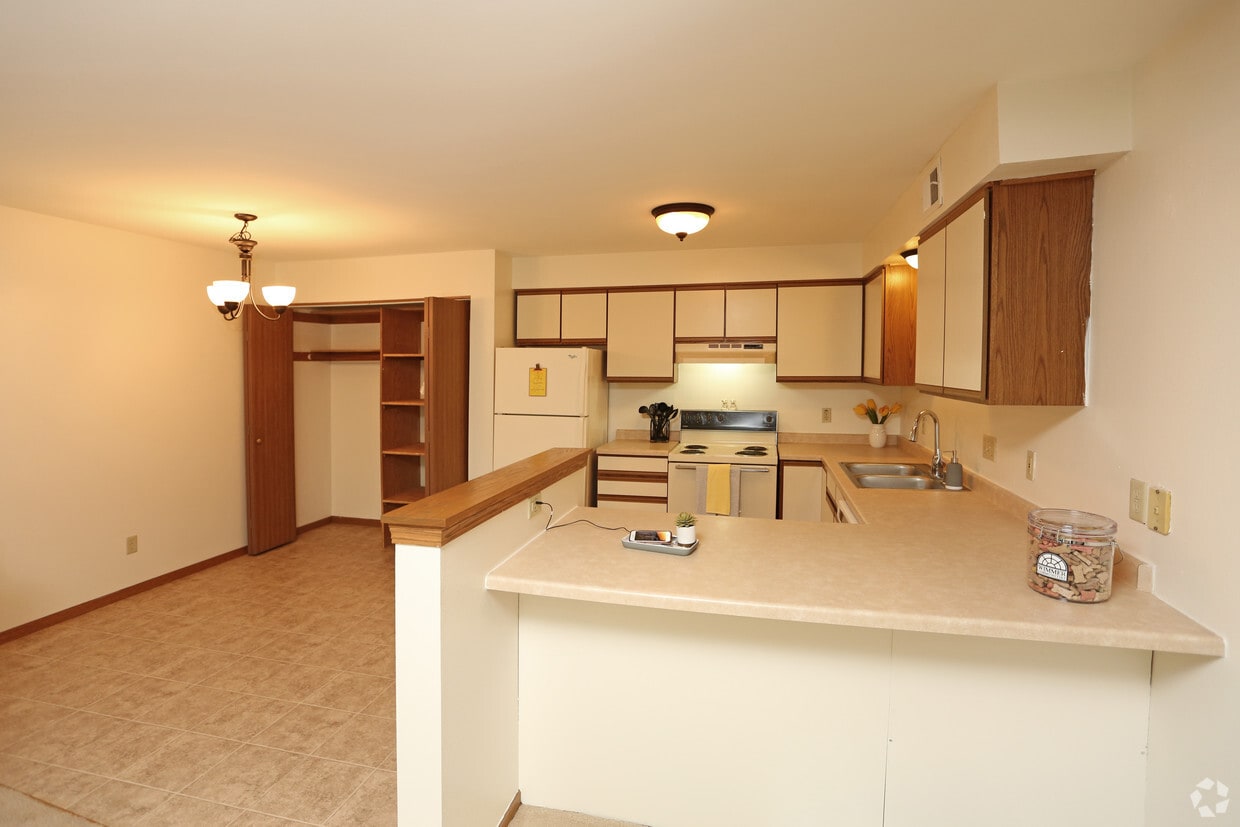 Foxhaven - 21805 Foxhaven Run Waukesha, WI 53186 | Apartments.com