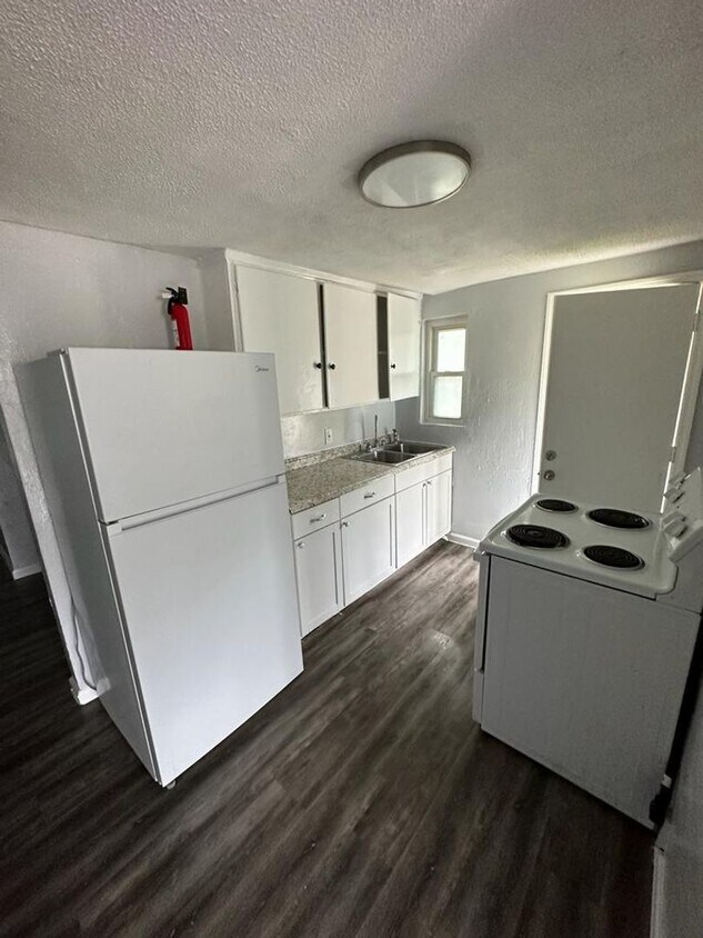 2110-2112 Brooklyn Rd Unit 2112, Jacksonville, FL 32209 - Room for Rent in Jacksonville, FL ...