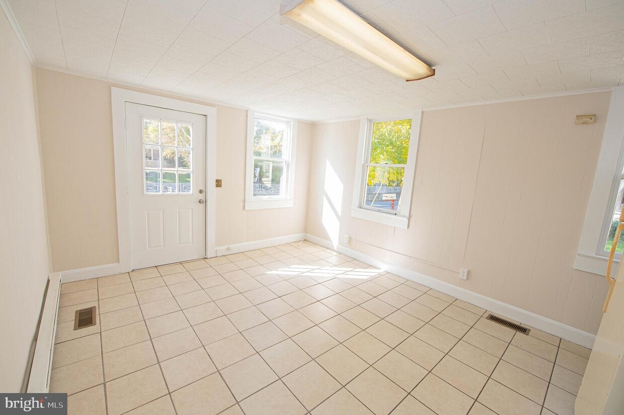 30514 Dr William P. Hytche Blvd Unit E, Princess Anne, MD 21853 - Room ...