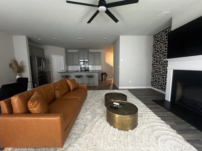 Apartments for Rent with Hardwood Floors in Red Oak GA
