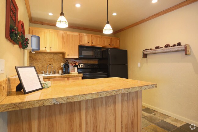 Village Inn Apartments - Apartments in Springfield, OR | Apartments.com