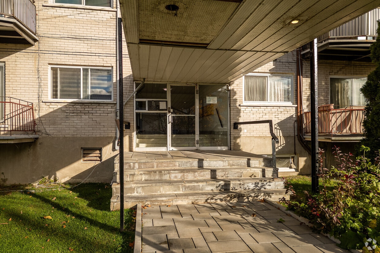 Projet Dorval Appartements - 25-65 Boul Bouchard Dorval, QC ...