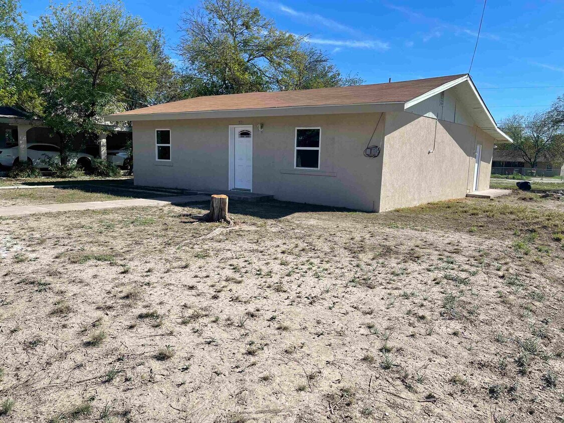701 E 8th St, Del Rio, TX 78840 - House Rental in Del Rio, TX ...