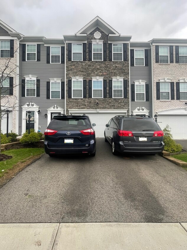 327 Trinity Way, Wexford, PA 15090 - Townhome Rentals in Wexford PA ...