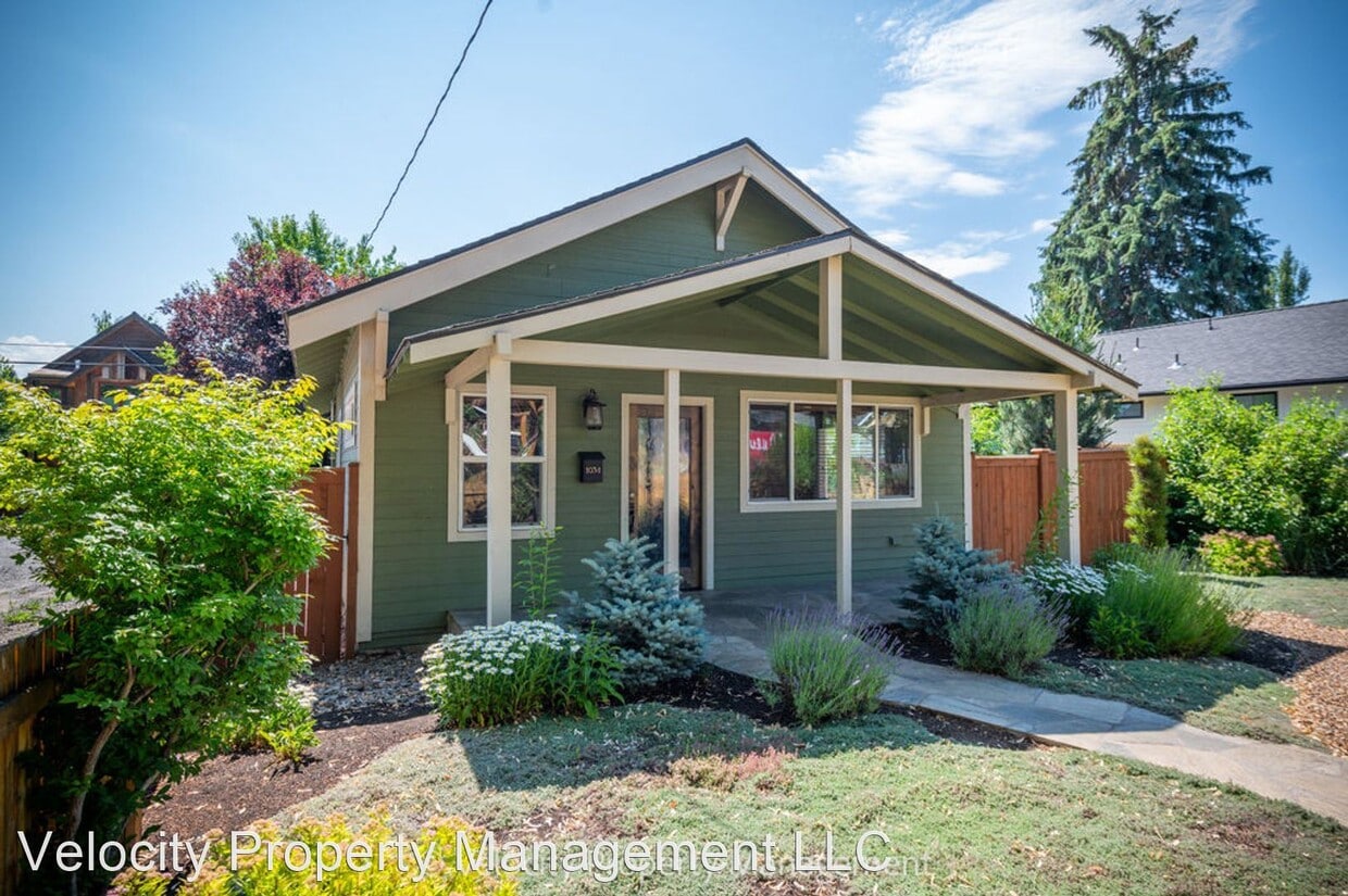 1034 NW Columbia St, Bend, OR 97701 - House Rental in Bend, OR ...
