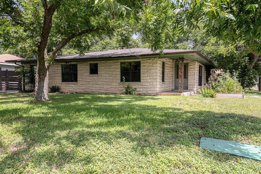 1101 Davis St, Taylor, TX 76574 - House Rental in Taylor, TX ...