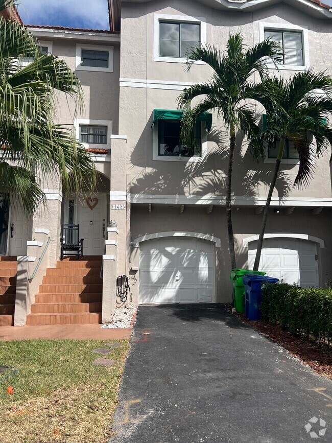 The Colonnade Residences Condominium Apartments for Rent with High ...
