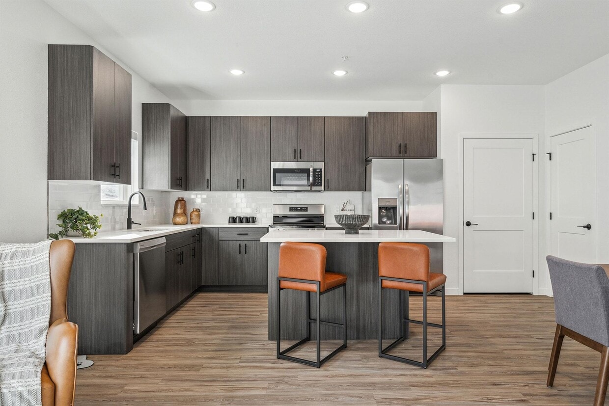 Avalon Apartments & Townhomes - 9800 Diffley Ct, Inver Grove Hts Inver ...