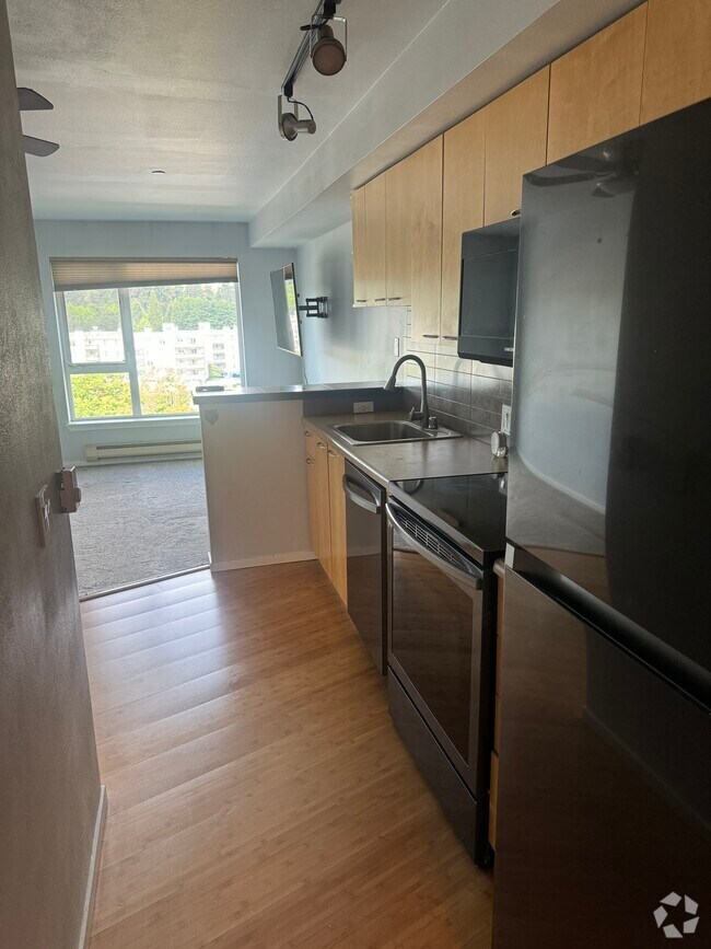 Lake City Studio Student Apartments for Rent - Seattle, WA - 2 Rentals ...