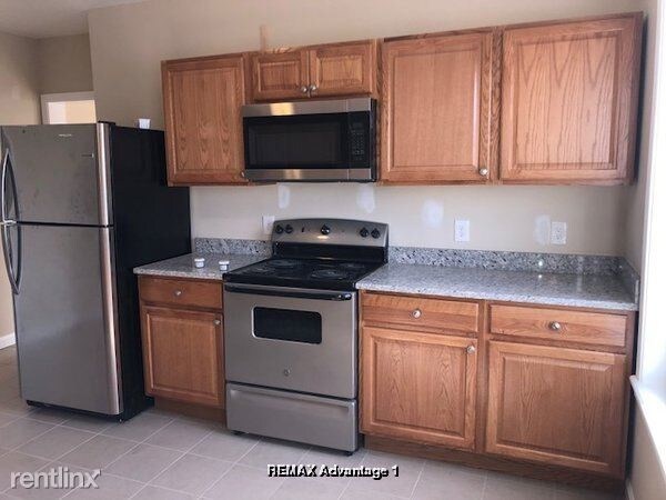 32 Suffield St, Worcester, MA 01610 - Room for Rent in Worcester, MA ...