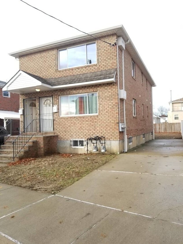 14588 180th St, Queens, NY 11434 - Townhome Rentals in Queens NY ...