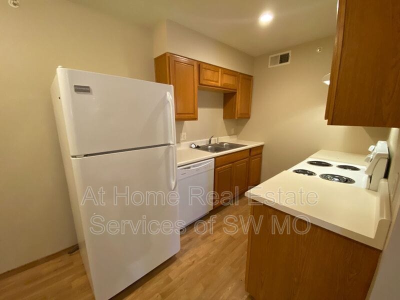 750 S Campbell Ave Unit Apt A4, Springfield, MO 65806 - Condo for Rent ...