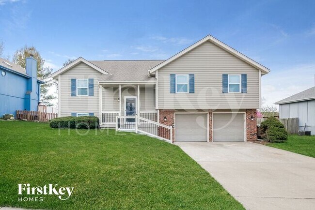 Shadowood Apartments for Rent with a Swimming Pool - Raymore, MO ...