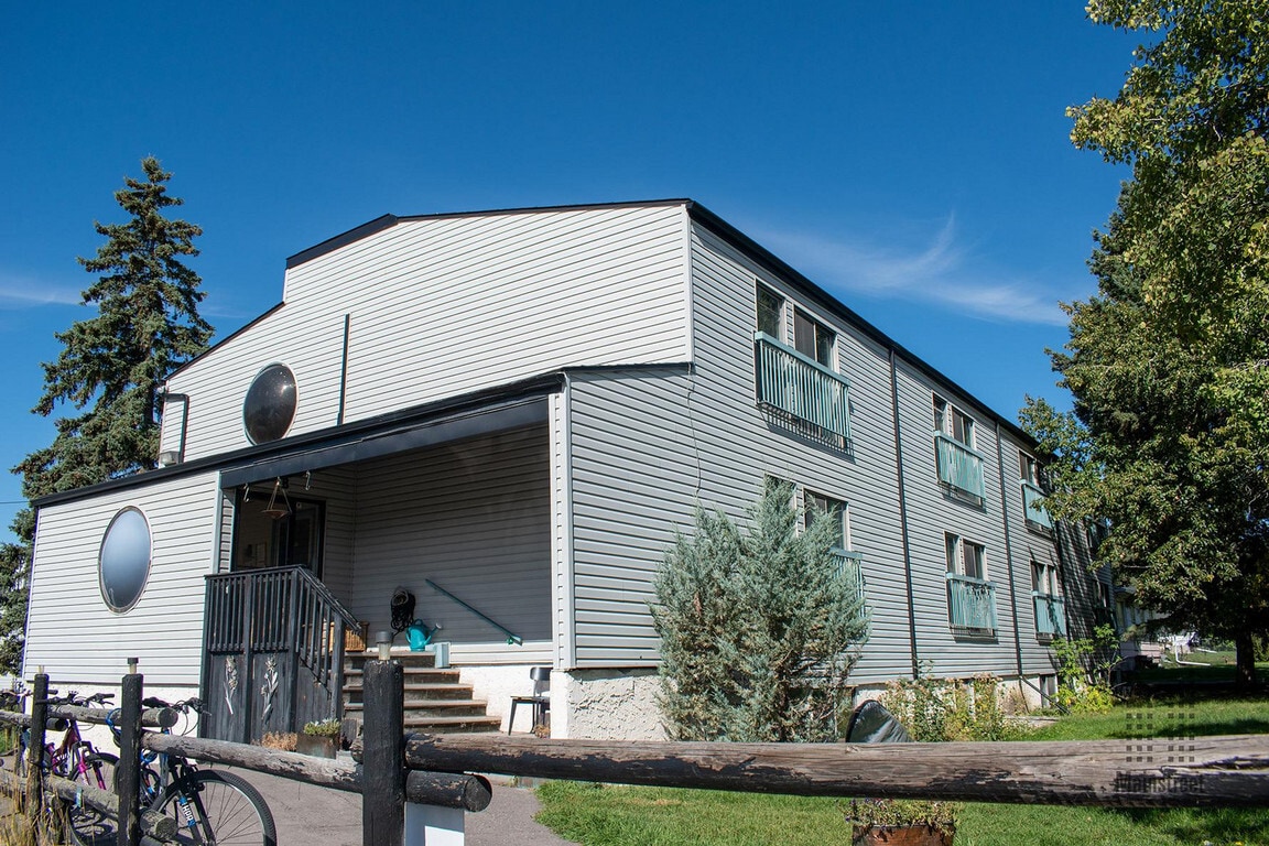 Cochrane House Apartments Apartments - 205 Ross Ave Cochrane, AB ...