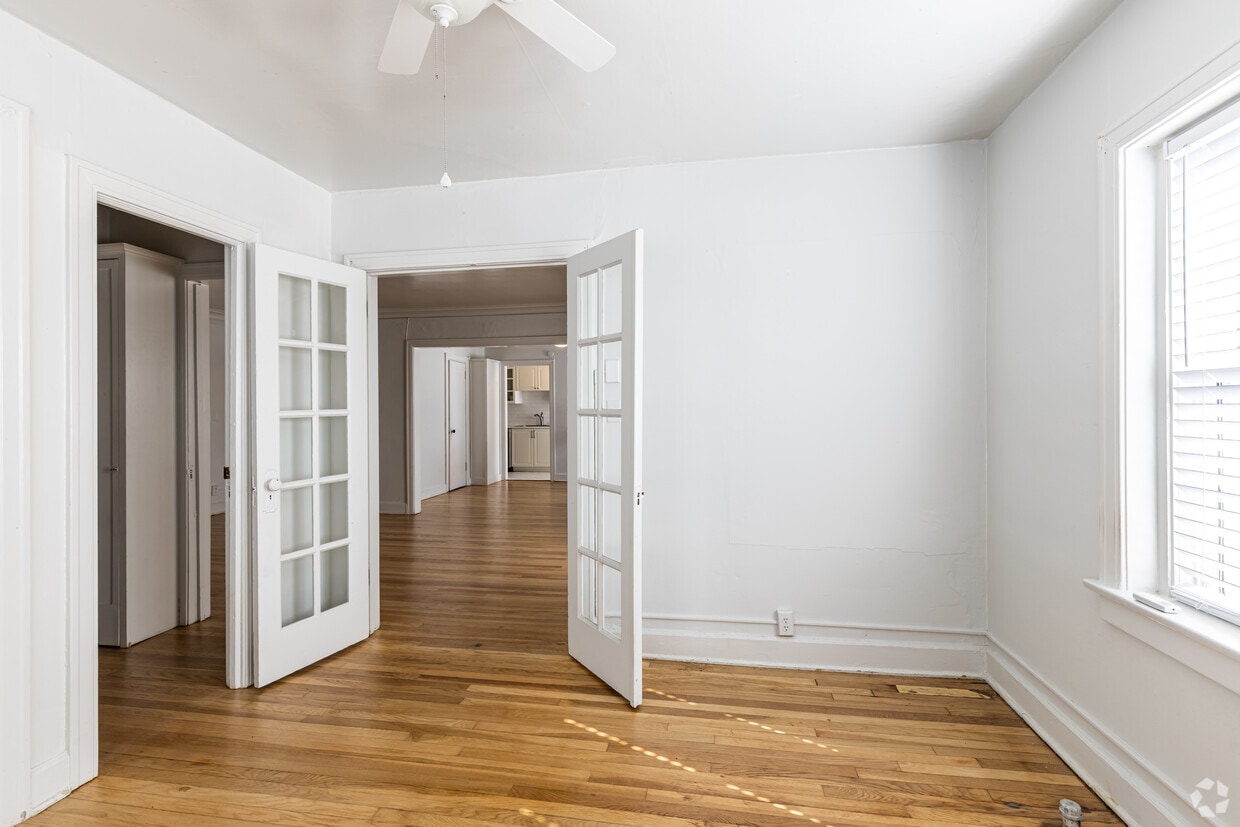 Brick House - 127-133 E 46th St Kansas City, MO 64112 | Apartments.com