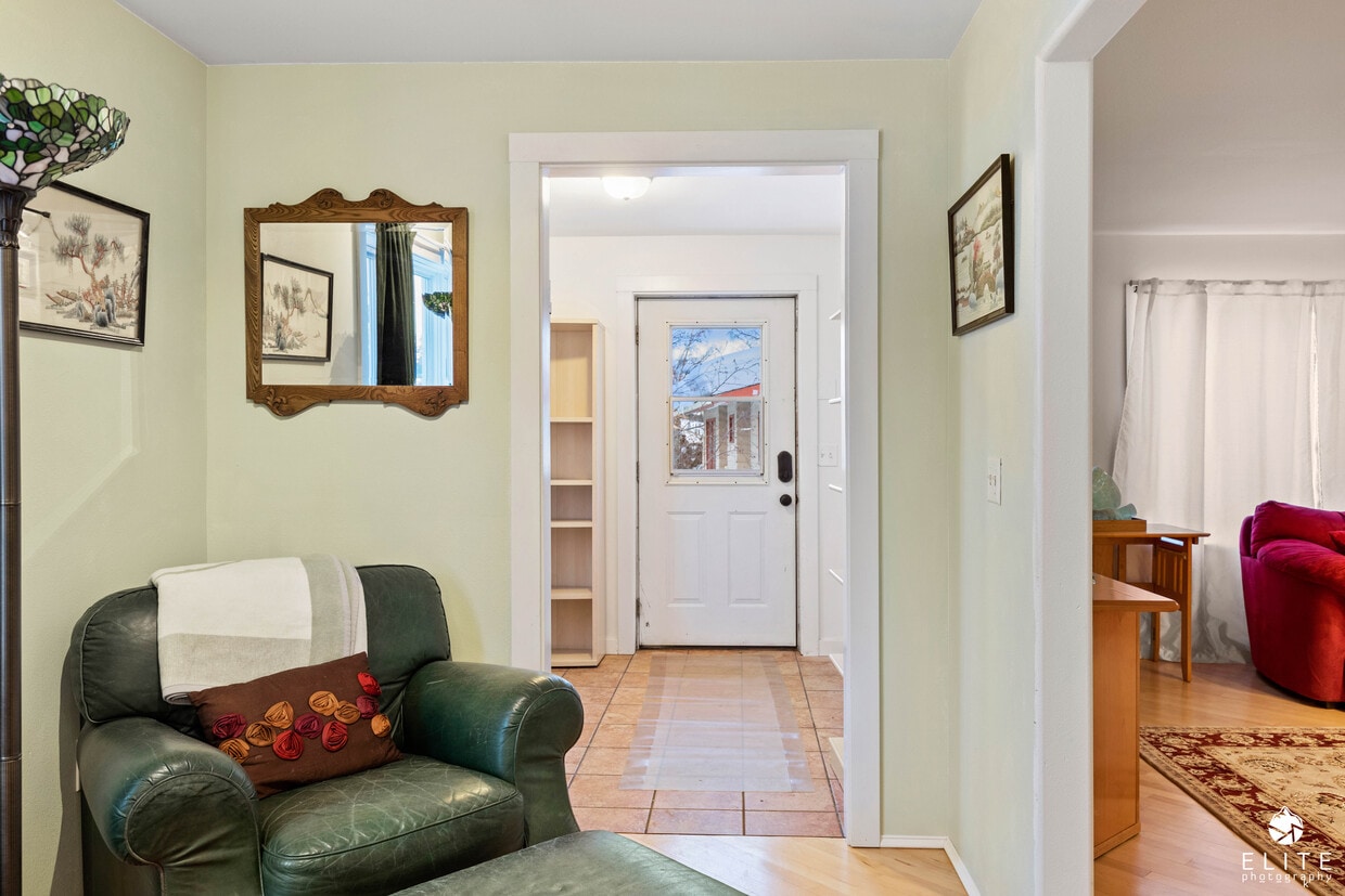 4800 Kenai Ave, Anchorage, AK 99508 - House Rental in Anchorage, AK ...