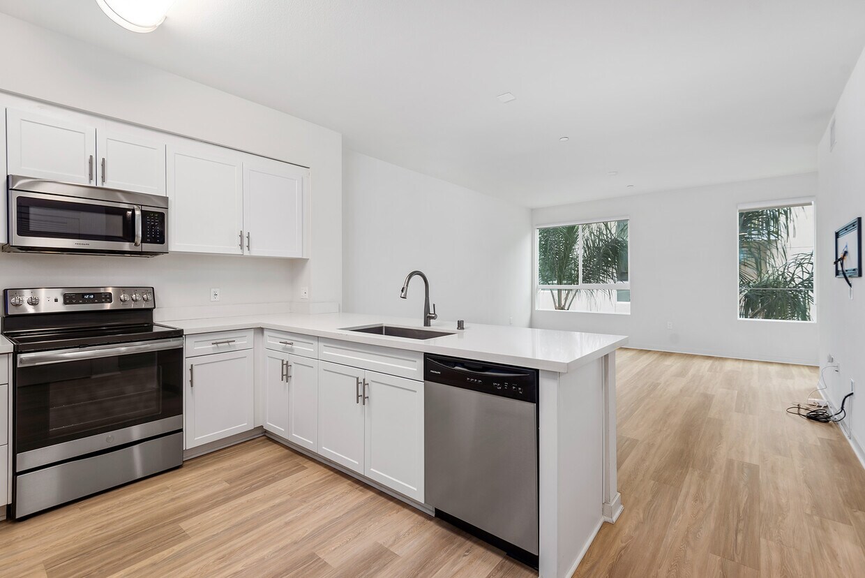 12655 Bluff Creek Dr Unit 318, Los Angeles, CA 90094 - Condo for Rent ...