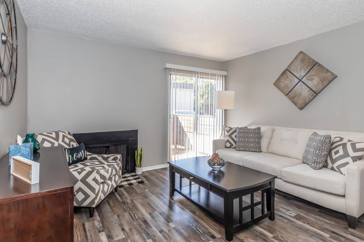 The Encore On Mustang Apartments
