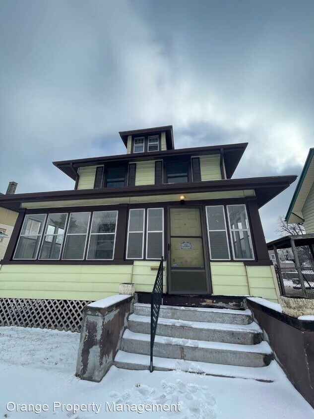 2121 Lothrop St, Omaha, NE 68110 - House Rental in Omaha, NE ...