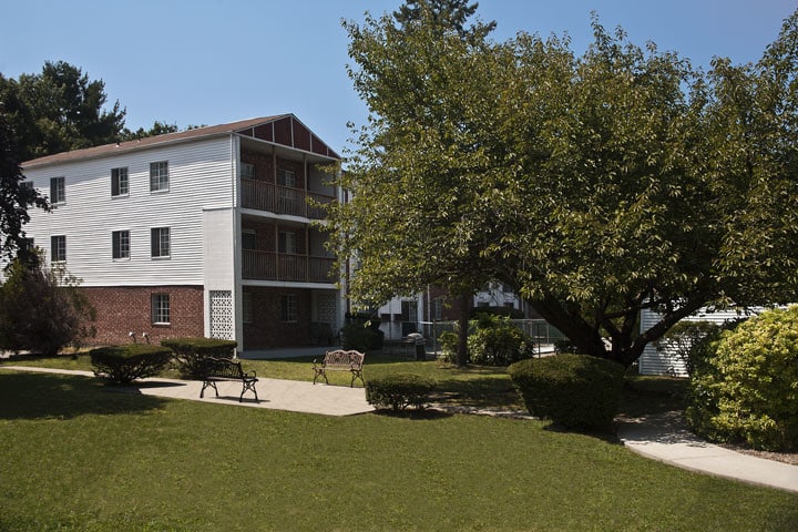 Mansion House Apartments - 91-111 Oaklawn Ave Cranston, RI 02920 ...