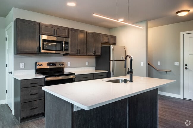 Middleton Hills Apartments for Rent with a Walk-In Closet - Middleton ...
