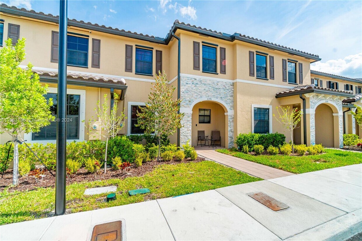 11387 SW 248th Terrace, Princeton, FL 33032 - Townhome Rentals in ...