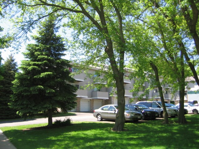 Apartments for Rent with a Living Room in High Point Estates, Madison ...