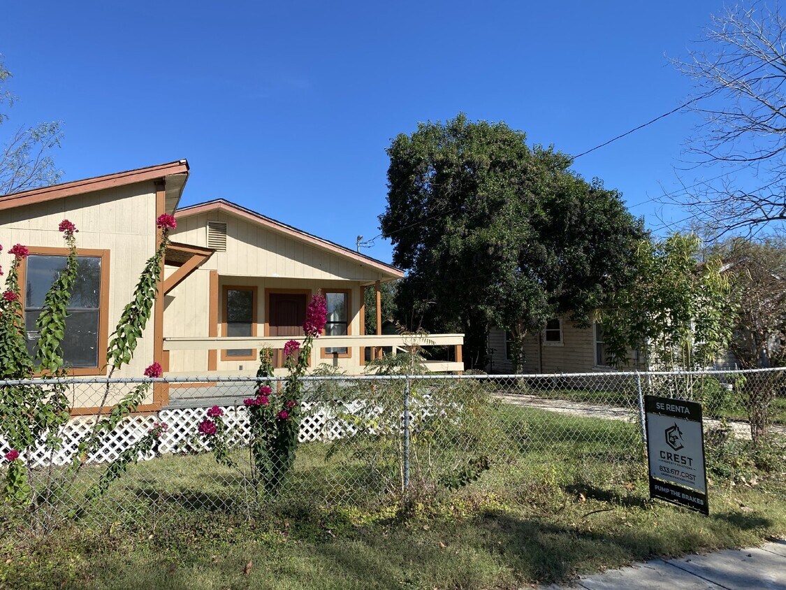 211 Spaatz St Unit #2, San Antonio, TX 78211 - Room for Rent in San ...