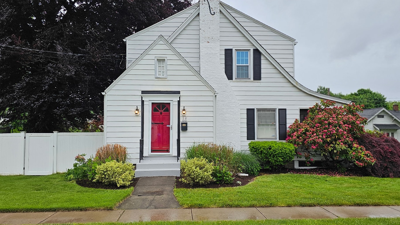 14 John St, Enfield, CT 06082 - House Rental in Enfield, CT ...