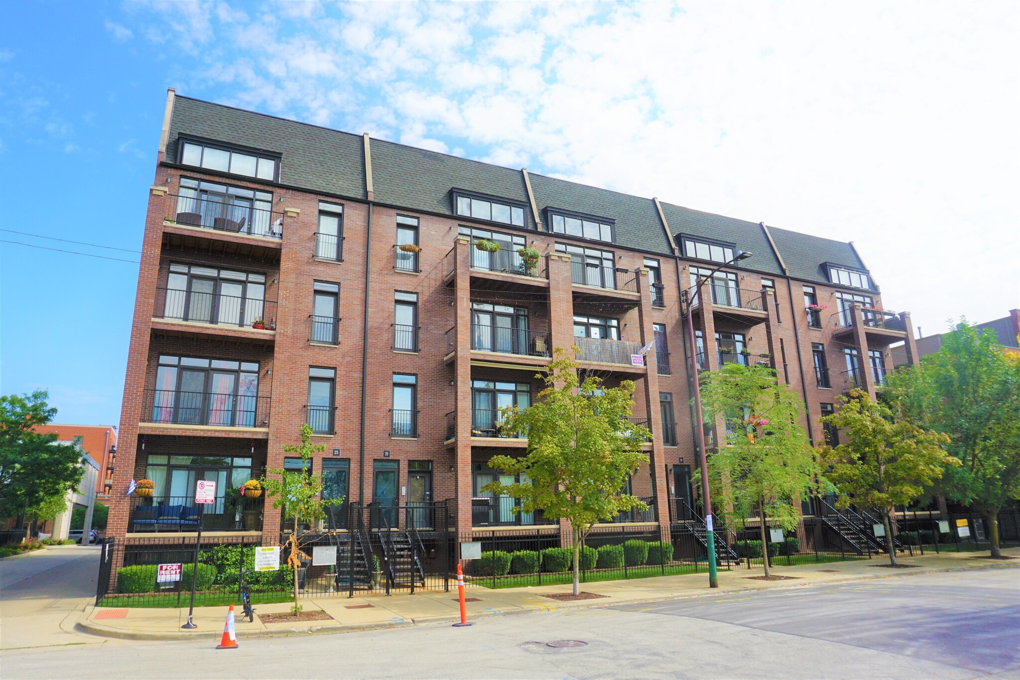 25 N Bishop - 17 N Bishop St Chicago, IL 60607 | Apartments.com