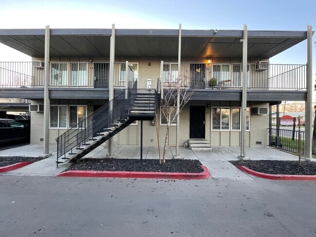 Renovated Apartments At Las Palmas At 133 133 W I St Los Banos Ca 93635