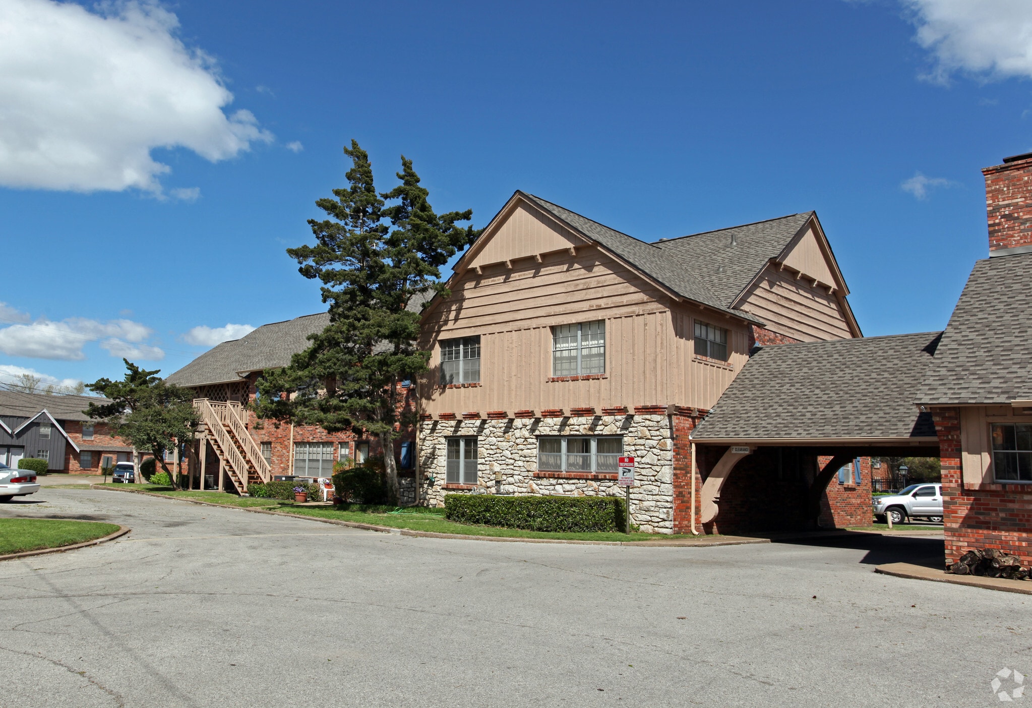 The Chalet & Riverside Plaza - 3903 Riverside Dr Tulsa, OK 74105 ...