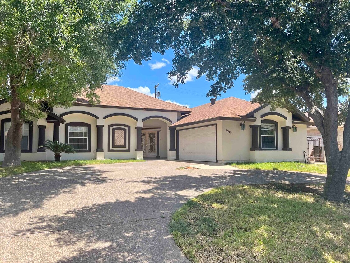 8915 Jennifer Loop, Laredo, TX 78045 - House Rental in Laredo, TX | Apartments.com