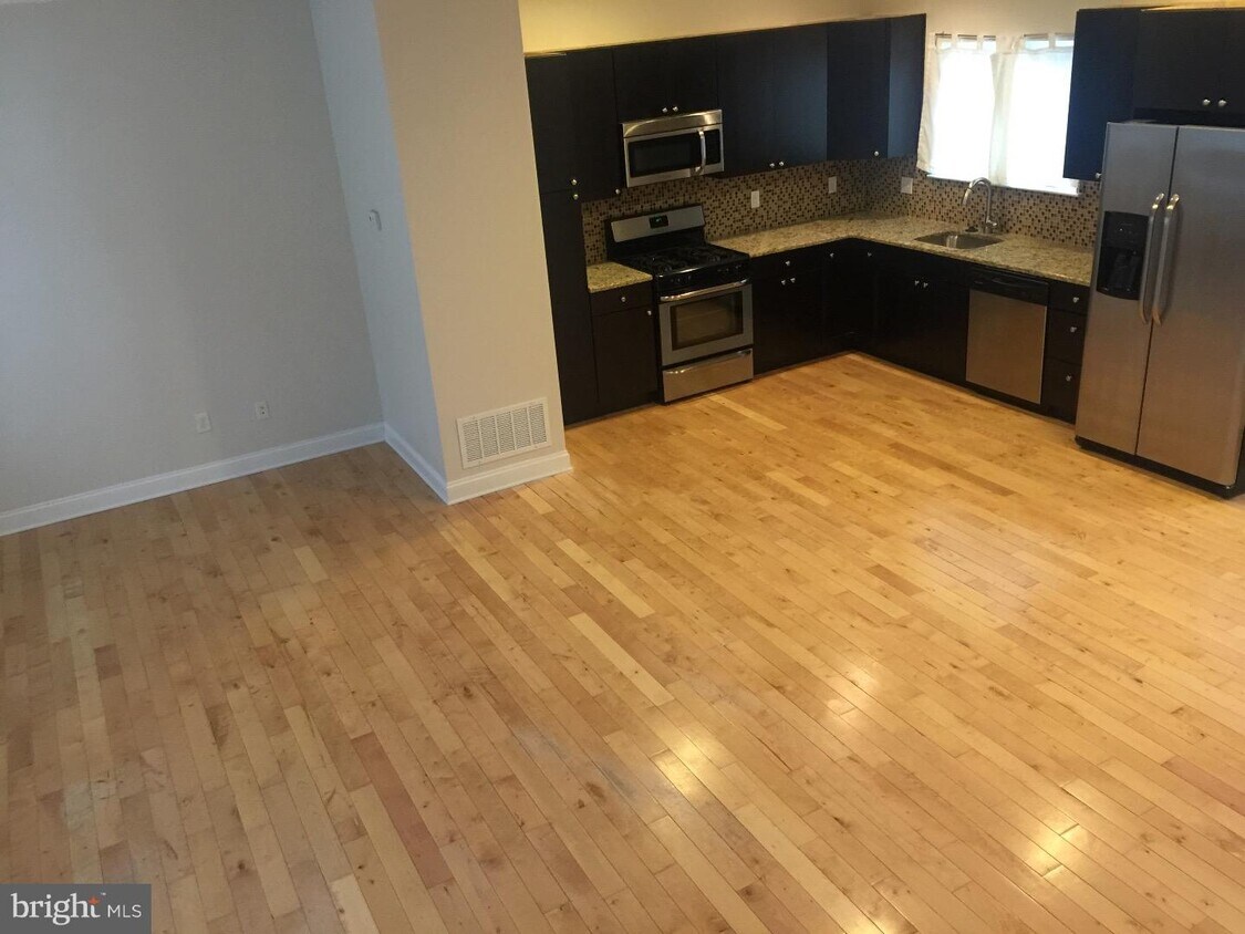 648 N 8th St, Philadelphia, PA 19123 - Townhome Rentals in Philadelphia ...