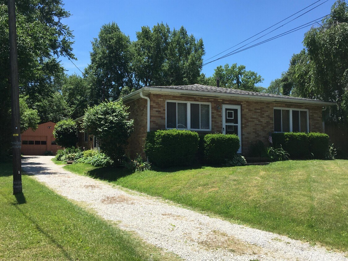 2438 Congo St Unit 1, Akron, OH 44305 - Room for Rent in Akron, OH ...