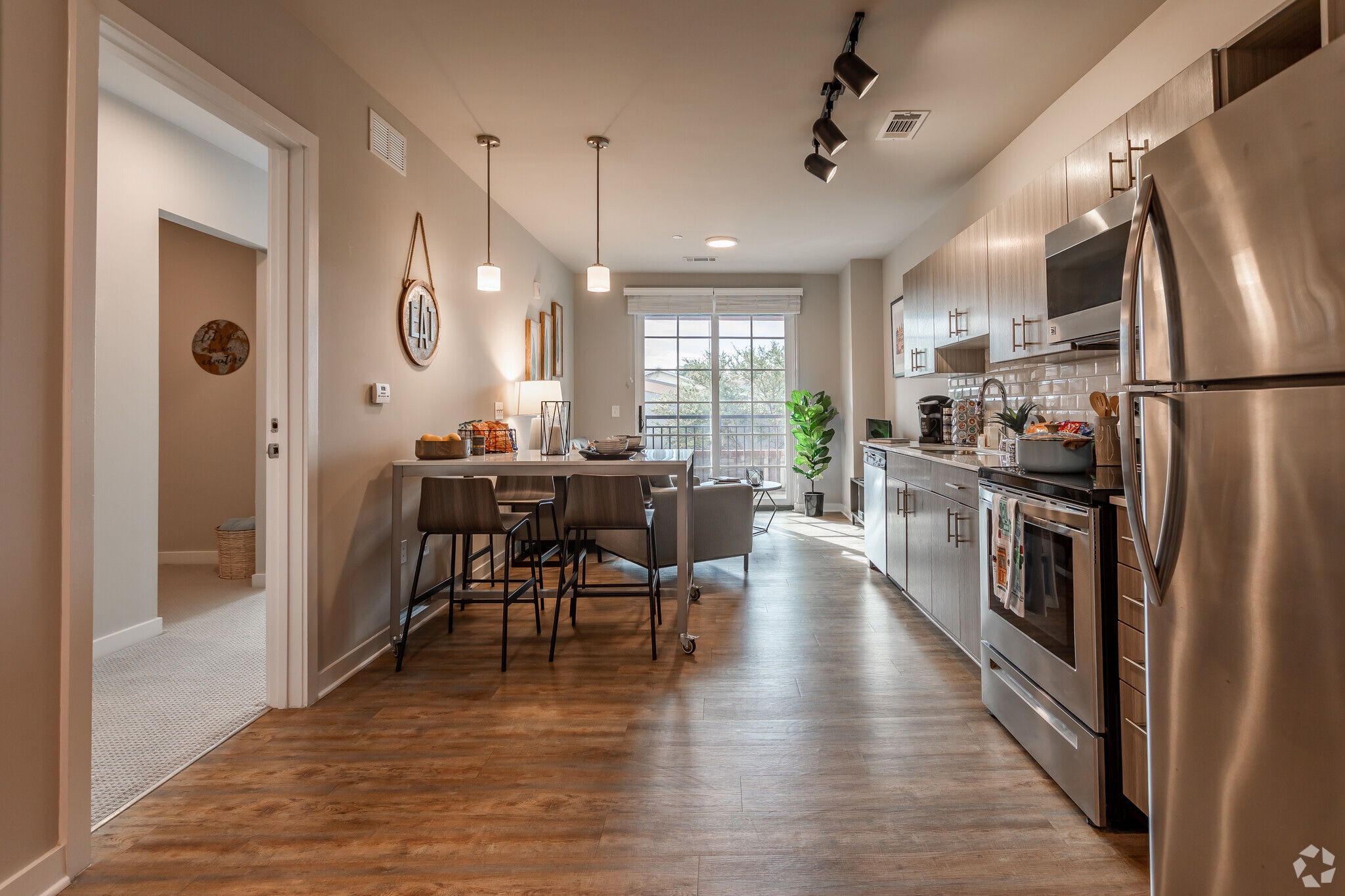 Summit Place - 530 Meeting St Charleston, SC 29403 | Apartments.com