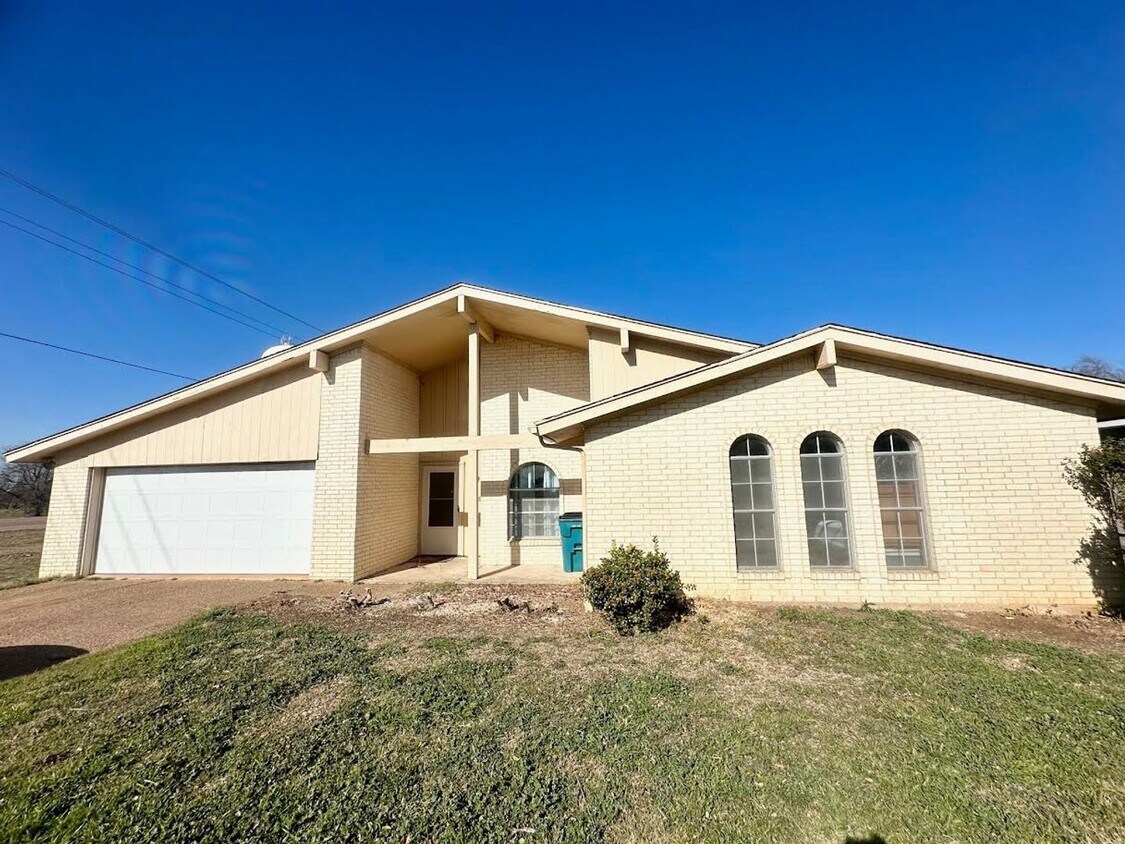 1319 W 4th St, McGregor, TX 76657 - House Rental in McGregor, TX ...