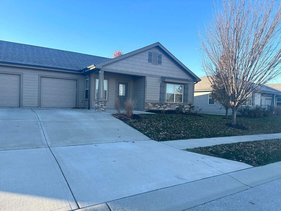 8227 SE Maple Ct, Blue Springs, MO 64014 - Townhome Rentals in Blue ...