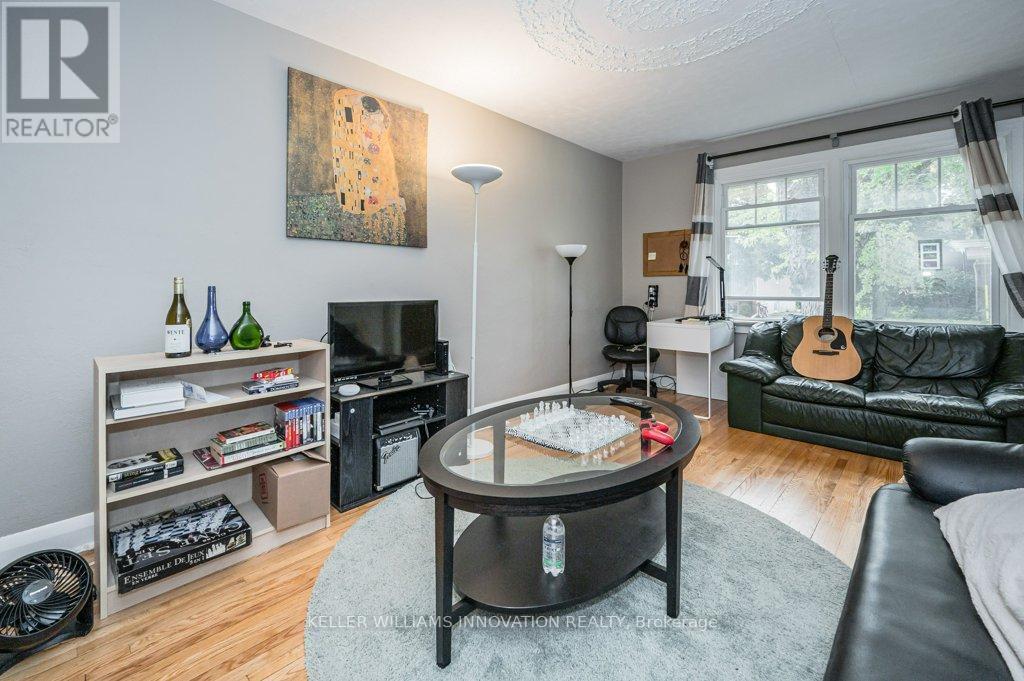 52 Avondale Ave. S, Waterloo, ON N2L 2B8 - Maison à Louer à Waterloo ...