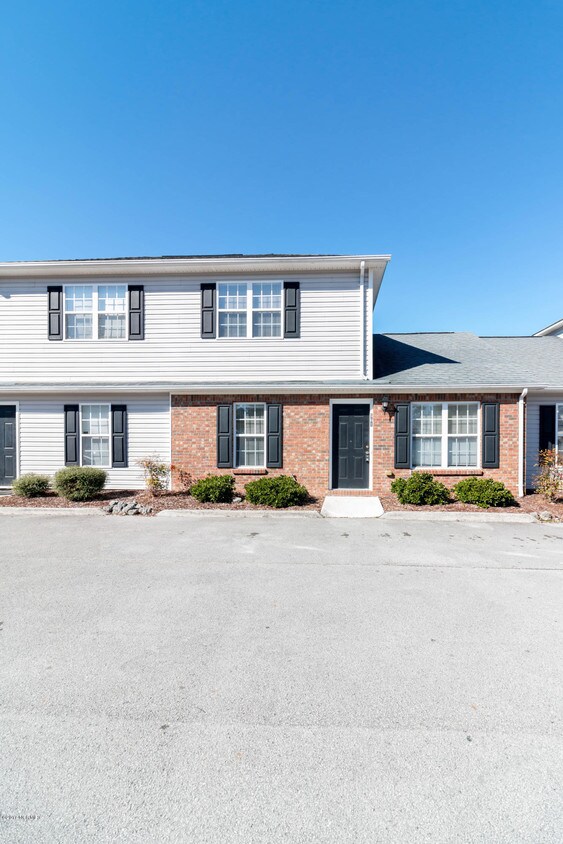 561 Corbin St, Jacksonville, NC 28546 - Townhome Rentals in ...