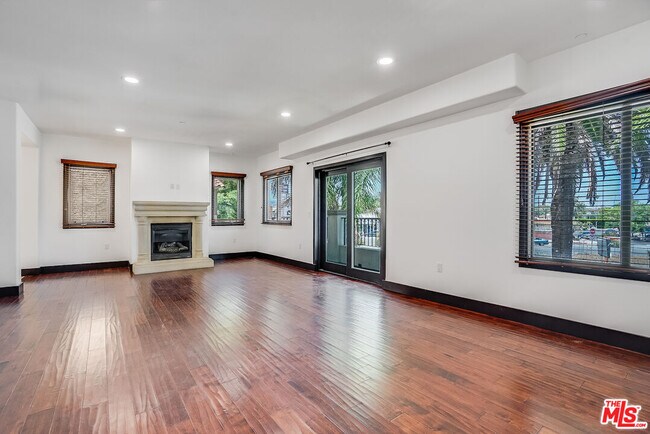 155 N Hamilton Dr Unit 201, Beverly Hills, CA 90211 - Room for Rent in ...