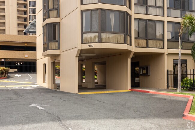 Country Club Plaza - Apartments in Honolulu, HI | Apartments.com