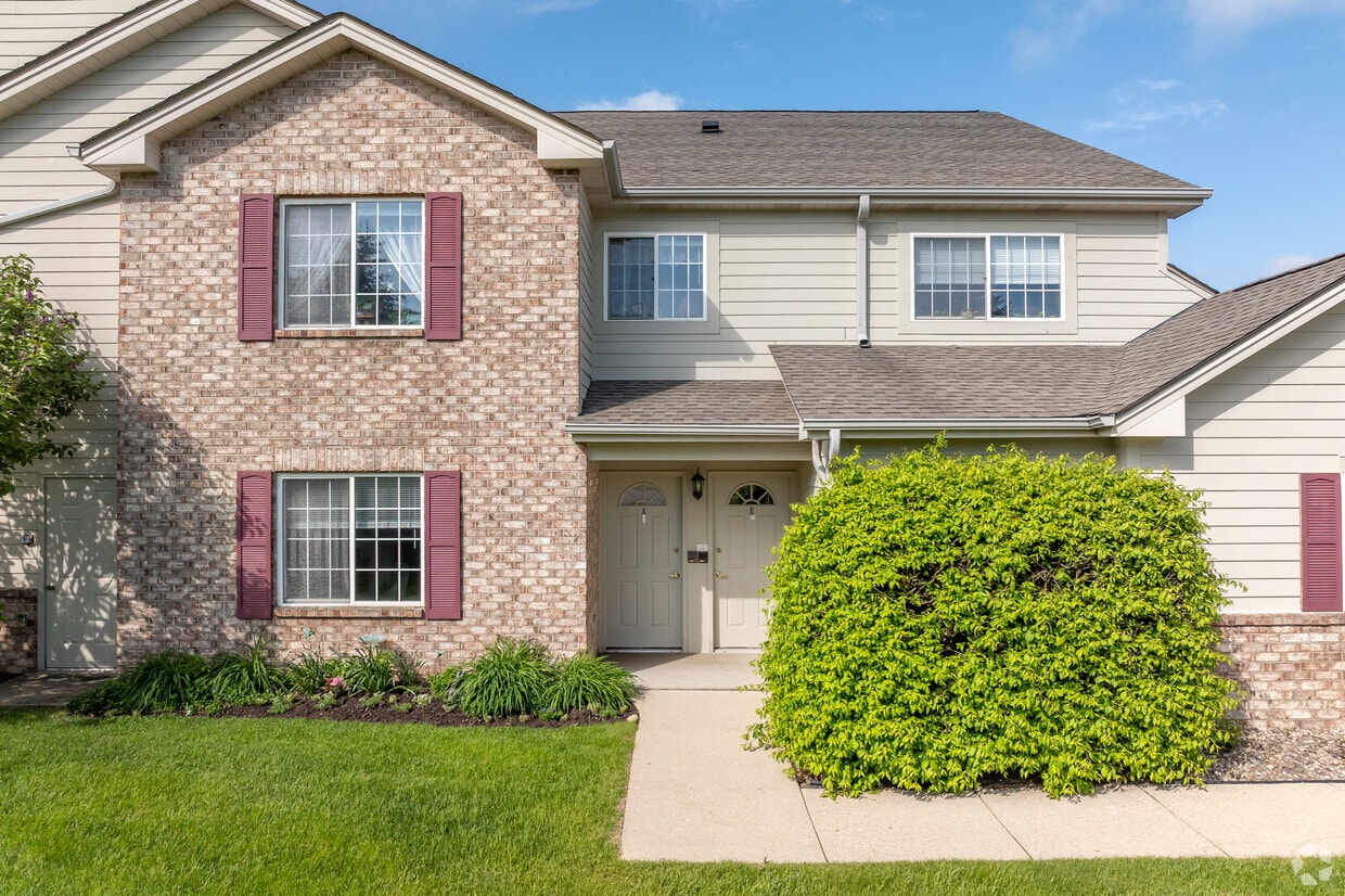Hawthorne Place Apartments - 1105 Hawthorne Pl Pewaukee, WI 53072 ...